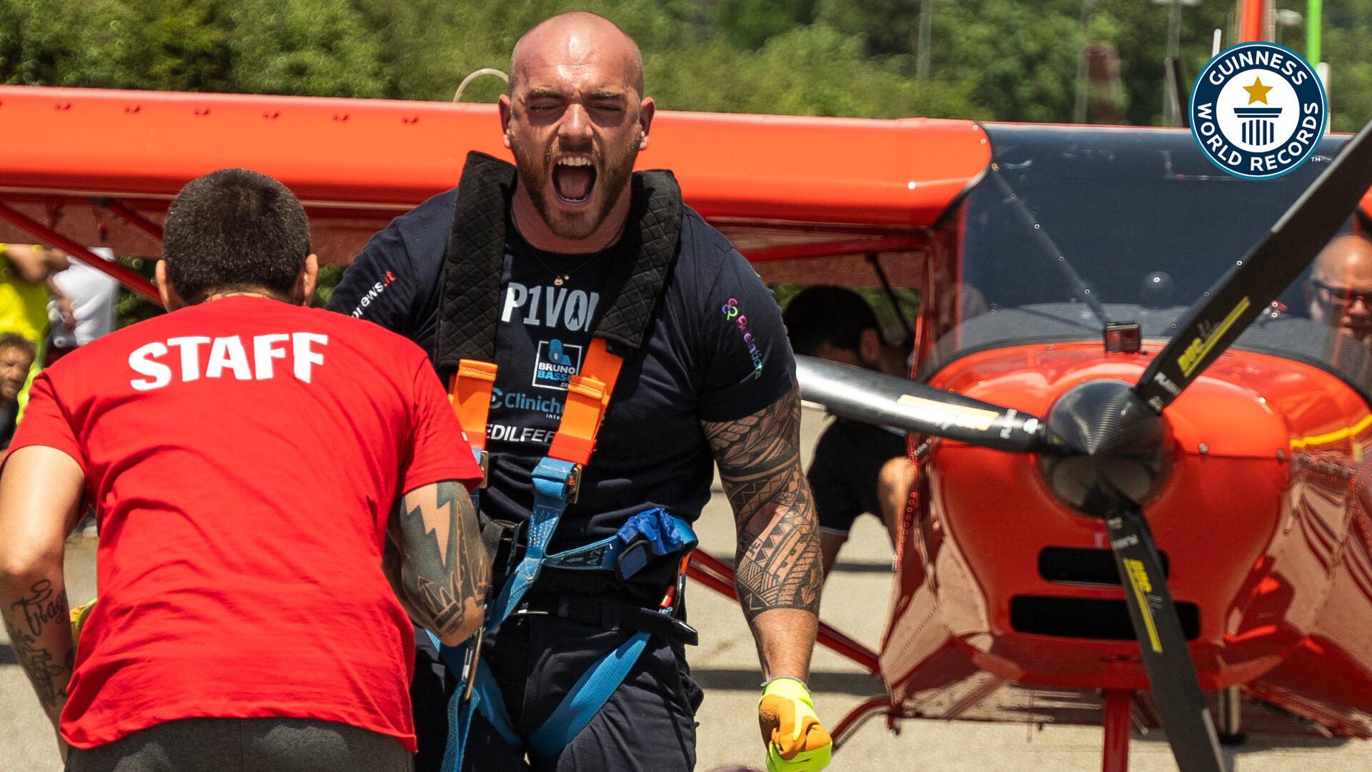 Matteo Pavone, der mit Kraft und Balance Rekorde bricht