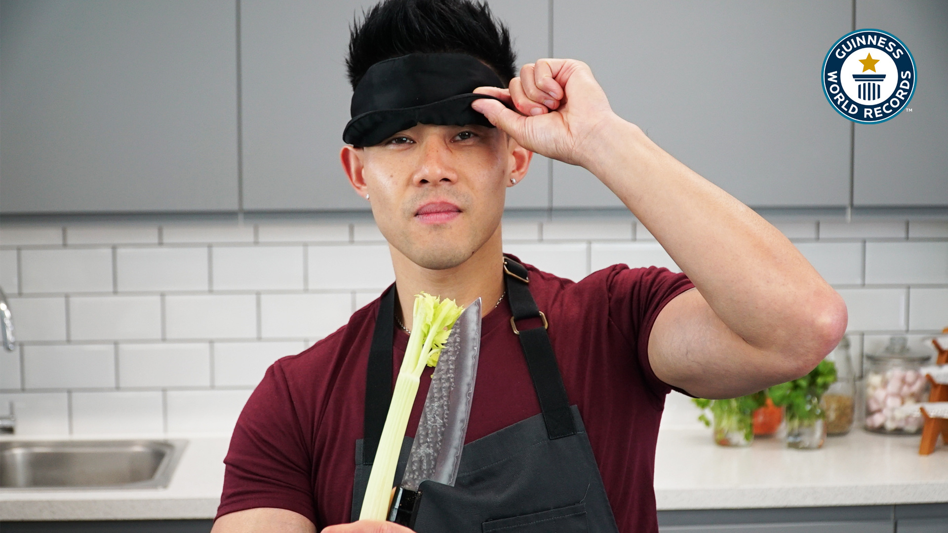 Wallace Wong stabilisce due nuovi record di taglio su Guinness World Records