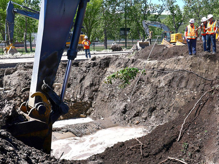 Bell: Calgary water main fixed, Gondek-led sad sack city hall still broken