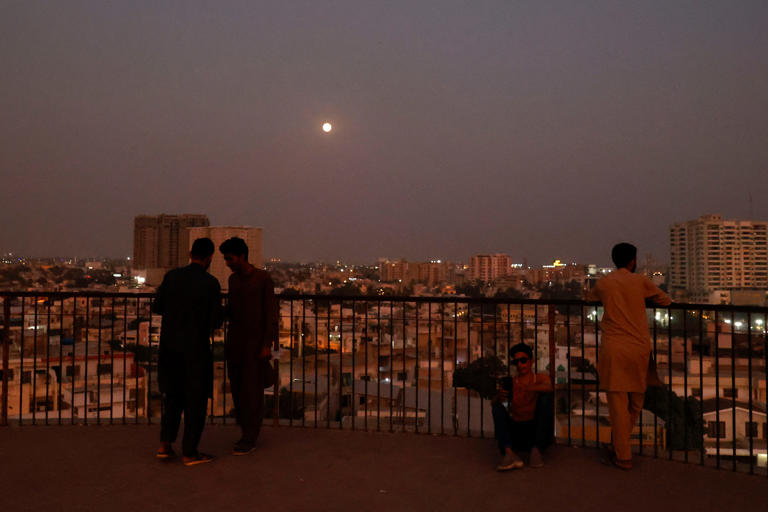 November's full moon, the beaver moon, is a supermoon. What to know ...