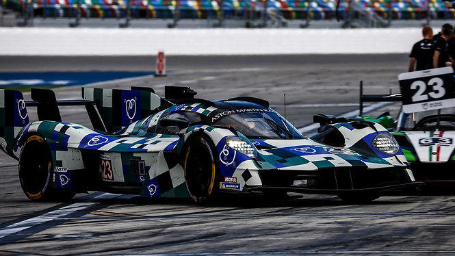 Aston Martin testa atualização no silenciador do Valkyrie para estreia ...