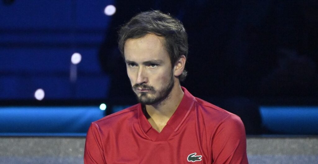 Medvedev déses­péré : « Pour battre Sinner, il faut jouer un match au ...