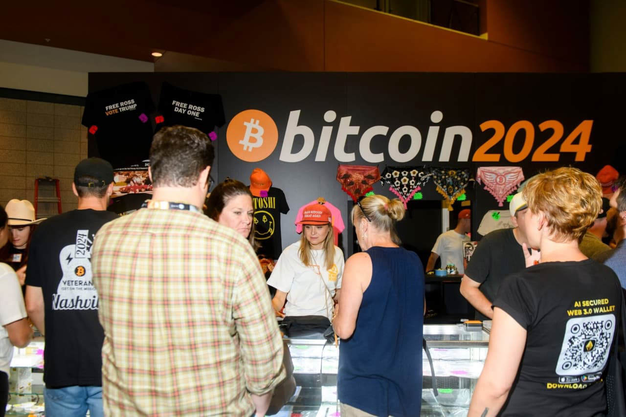 Trump Crypto Craze Sent Bitcoin Miners Surging, but Watch Out Trump Crypto Craze Sent Bitcoin Miners Surging, but Watch Out