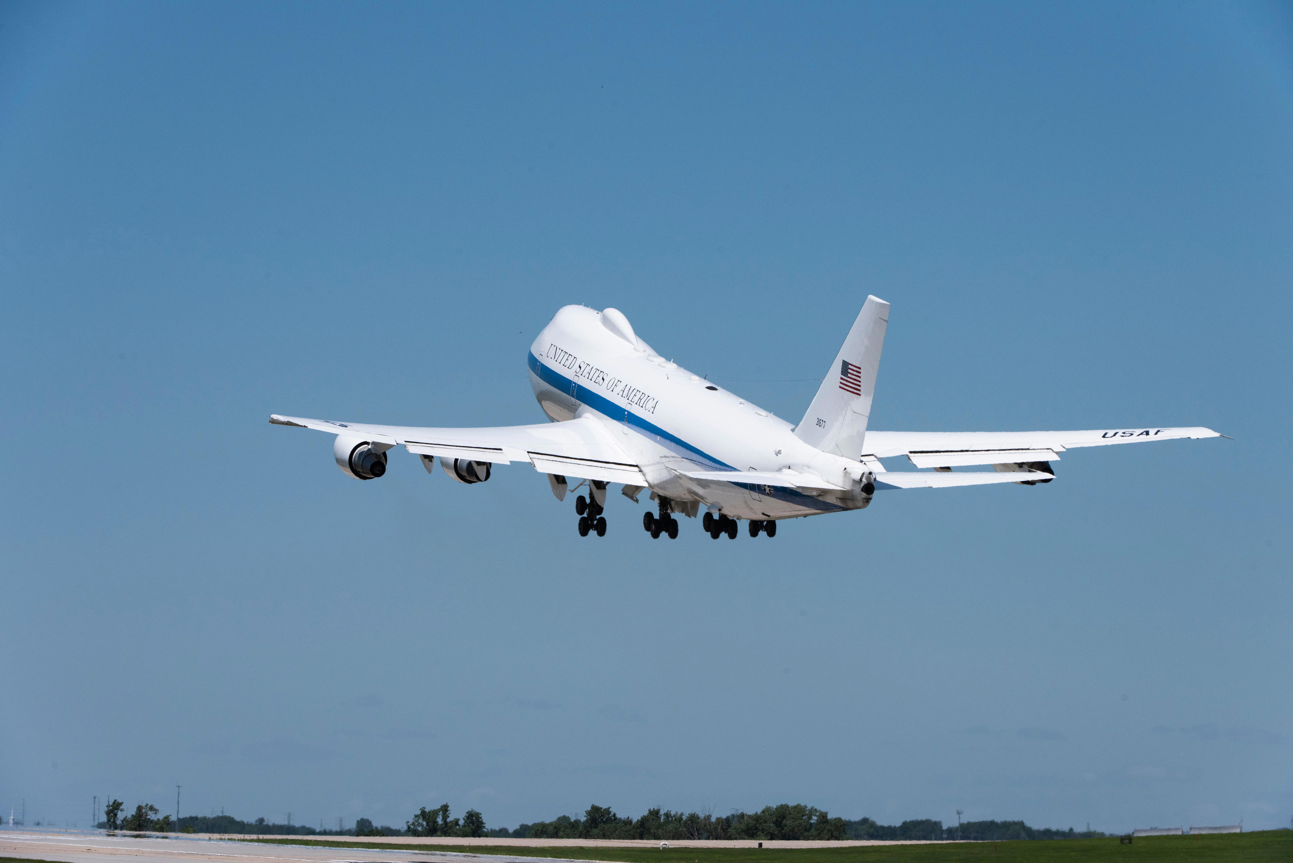 See inside the E-4B 'Nightwatch,' nicknamed the 'doomsday plane' for ...