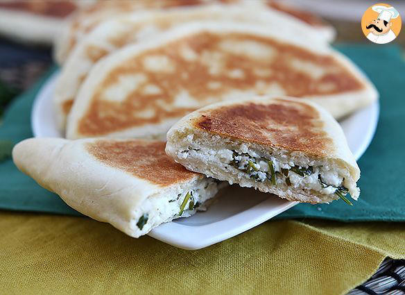 Crêpes turques farcies à la fêta, citron et persil - gözleme