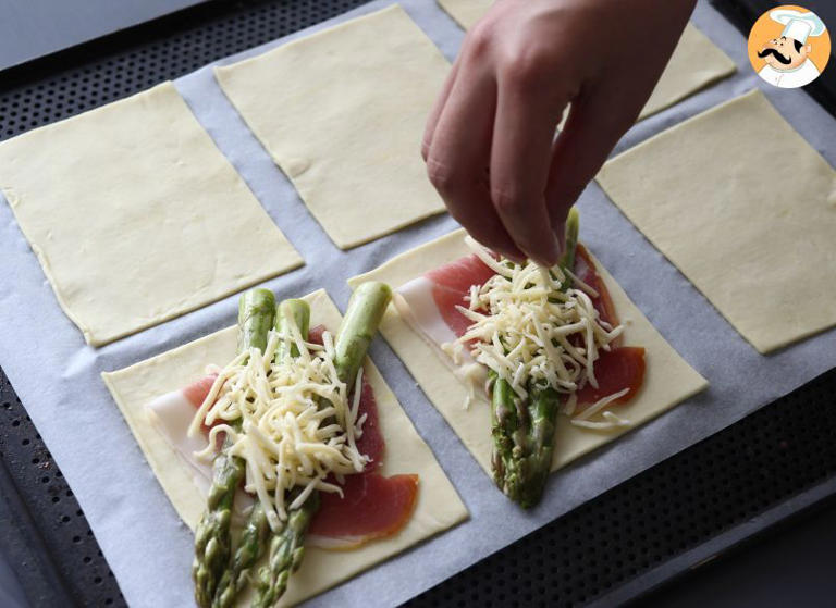 Puff pastry baskets with asparagus, ham and cheese