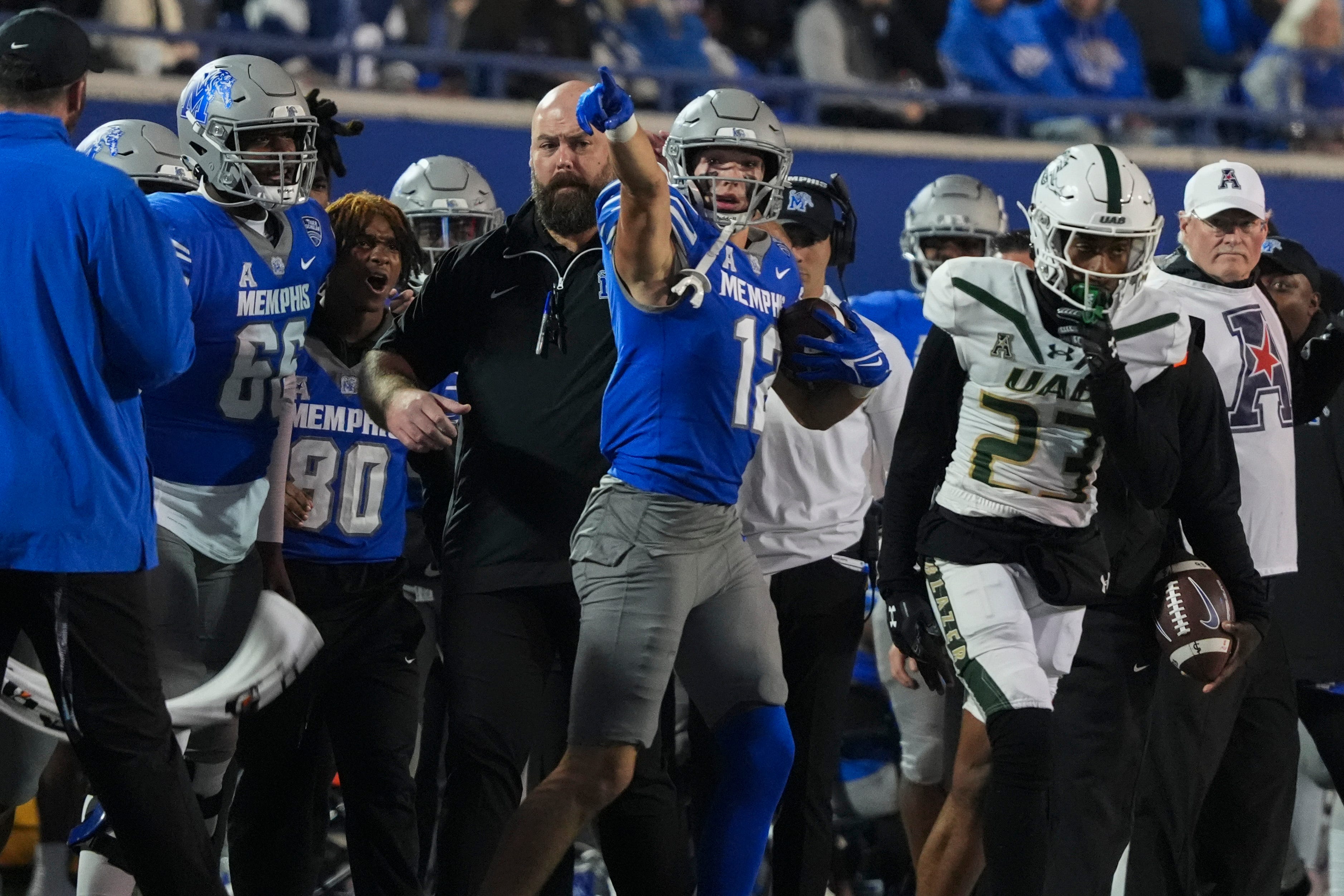 Watch: Memphis receiver Brady Kluse makes unbelievable one-handed ...