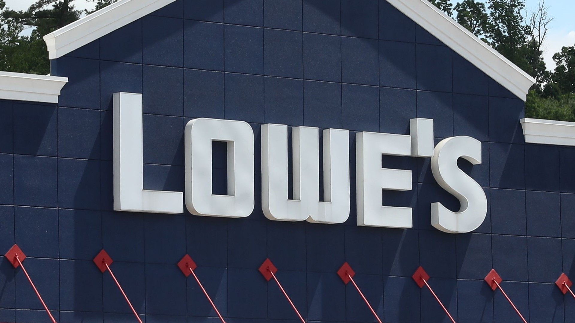 I Asked Contractors What I Should Never Buy at Lowe’s — Here’s What They Said