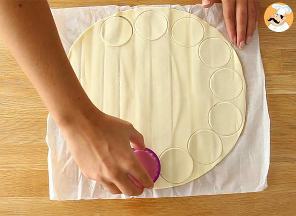 Vanilla puff pastry doughnuts