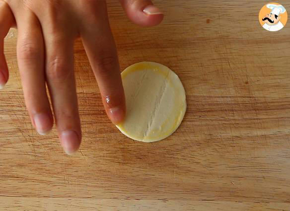 Vanilla puff pastry doughnuts