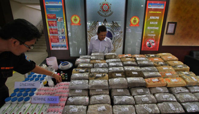 Polisi tangkap 2 pengedar tembakau sintetis di Jaktim