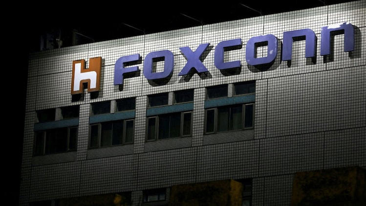 Apple iPhone maker Foxconn tells recruiters to stop using age, gender ... Apple iPhone maker Foxconn tells recruiters to stop using age, gender ...
