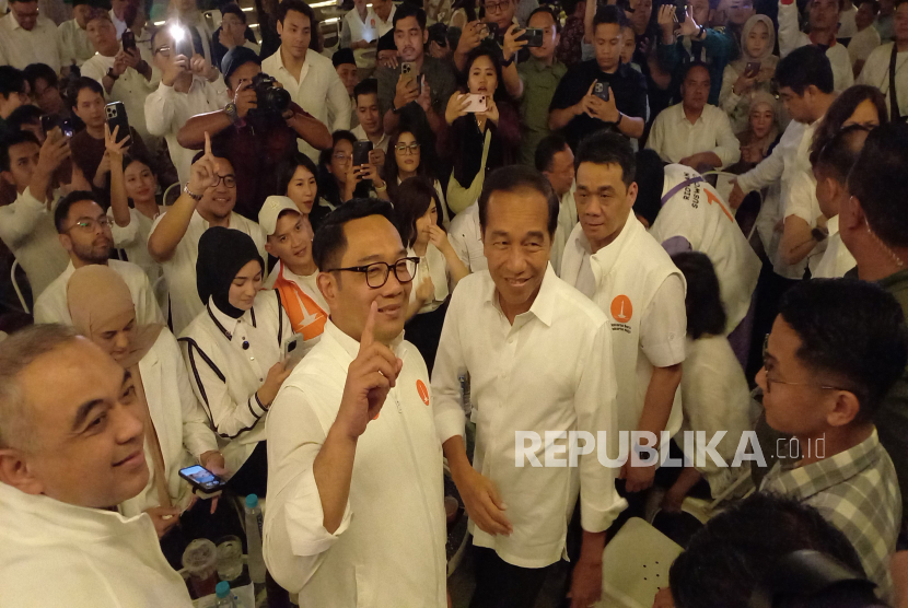 Dukungan Jokowi yang Buat Ridwan Kamil Bahagia Sekali Dukungan Jokowi yang Buat Ridwan Kamil Bahagia Sekali