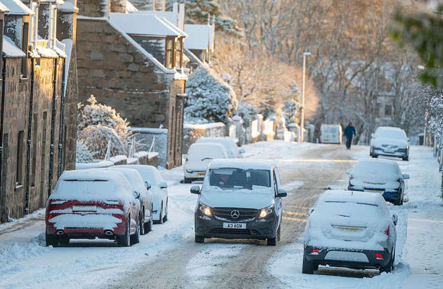 UK health officials issue warning as temperatures plummet to -8C UK health officials issue warning as temperatures plummet to -8C