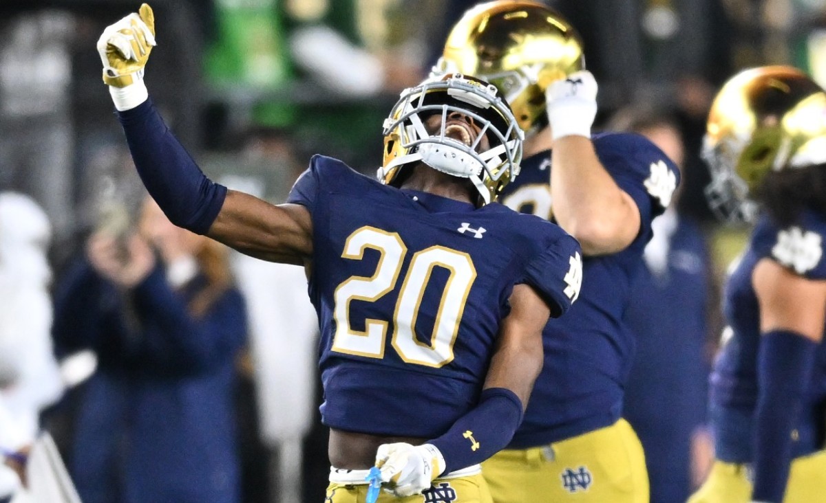 Former Notre Dame All-American Benjamin Morrison suffers a huge fall in ...