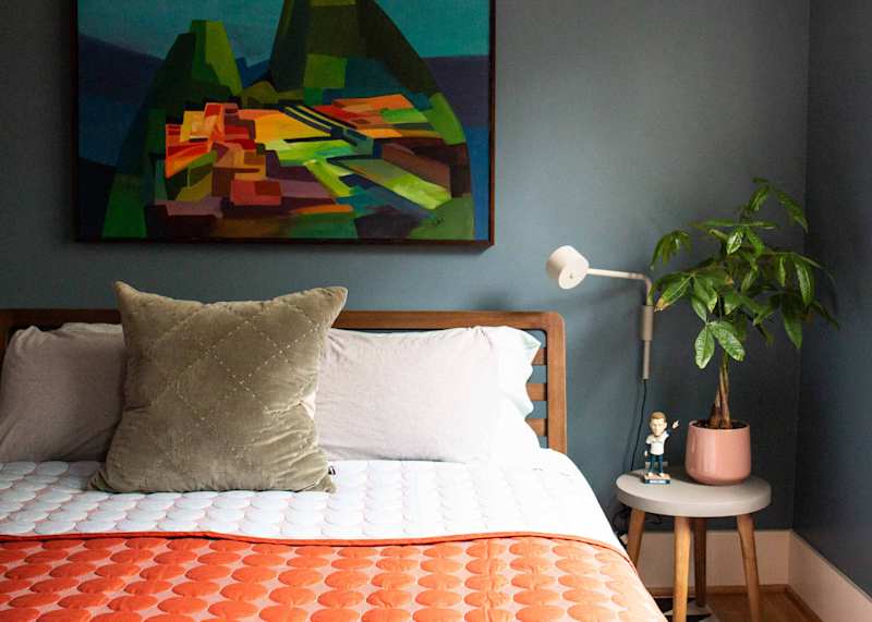 This Bedroom Layout Trick Makes a Small Space Look 2X Bigger