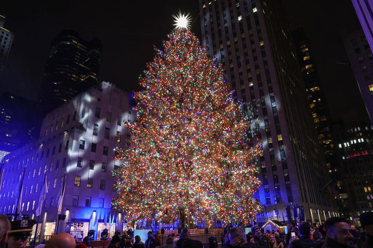 When Will the 2025 Rockefeller Center Christmas Tree Be Lit?