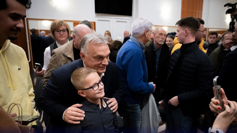 Nem várt helyen, meglepetésvendégként tűnt fel Orbán Viktor Nem várt helyen, meglepetésvendégként tűnt fel Orbán Viktor