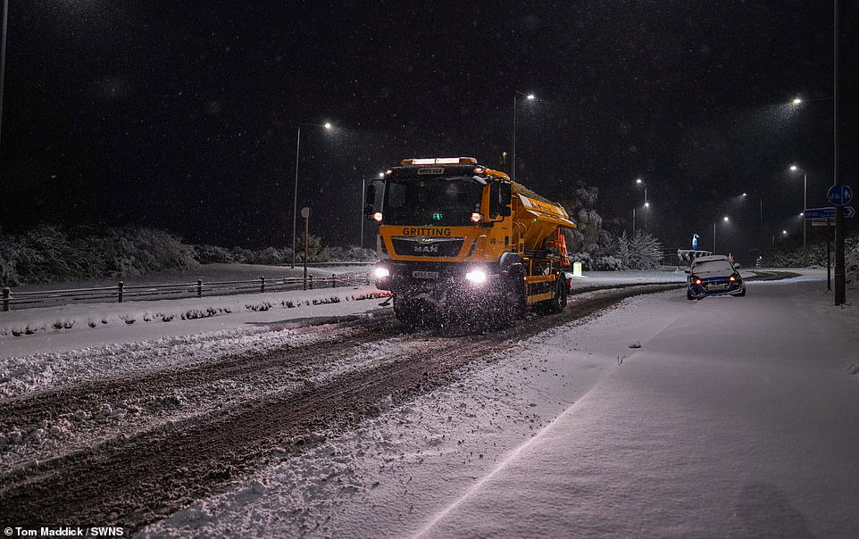 Snow hits London as artic temperatures drop to -11.2C Snow hits London as artic temperatures drop to -11.2C