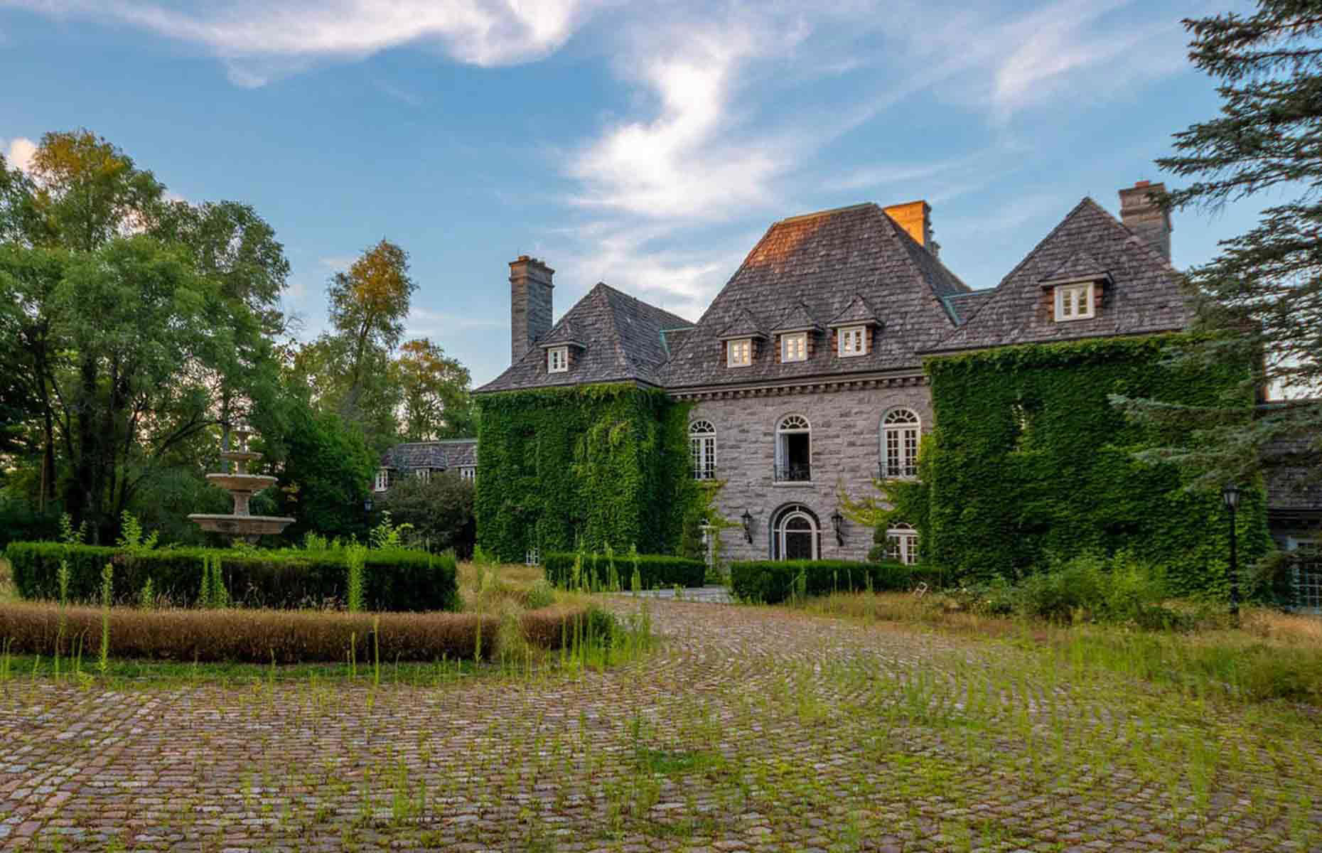 Step inside this abandoned mansion and discover its hidden secret Step inside this abandoned mansion and discover its hidden secret