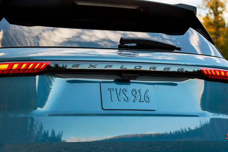 Best Midsize SUVs | 2025 Midsize Crossovers Rated | CarBuzz