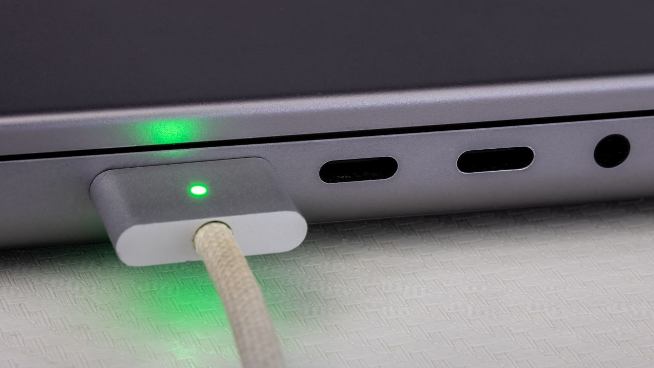 All you need to know about lightning bolt USB ports