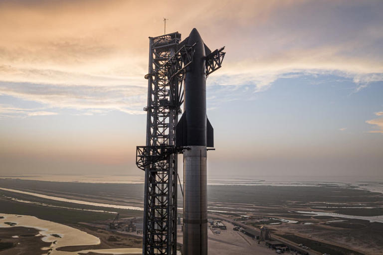 SpaceX’s Mechazilla Didn’t Catch Starship. That’s a Bummer. SpaceX’s Mechazilla Didn’t Catch Starship. That’s a Bummer.