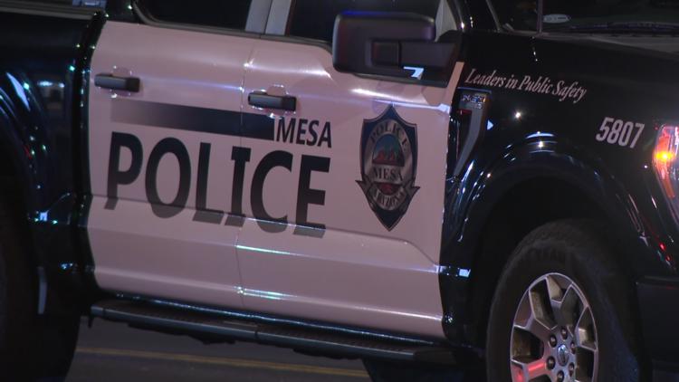 Man arrested for allegedly pointing green laser at Mesa officers to ...