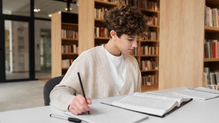 50 Contoh Kalimat Opini Beserta Ciri dan Jenisnya