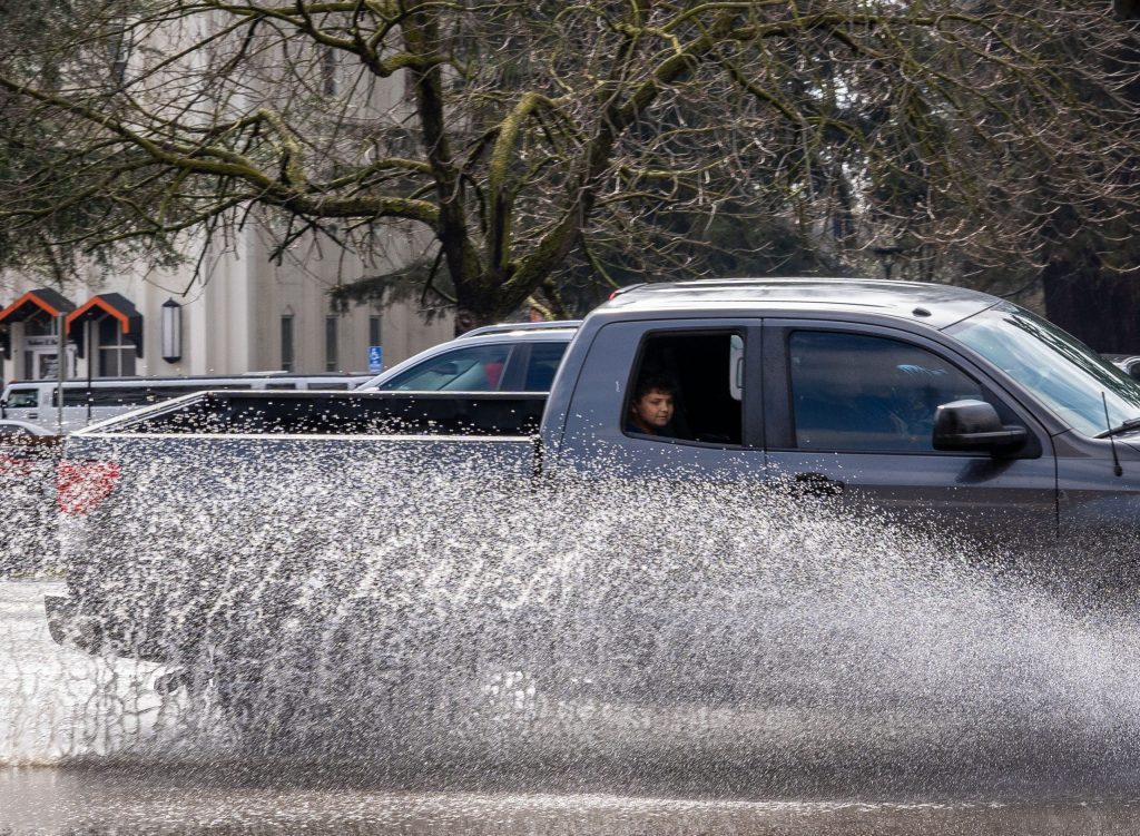 Strong winds, heavy rain expected as atmospheric river reaches Bay Area ...