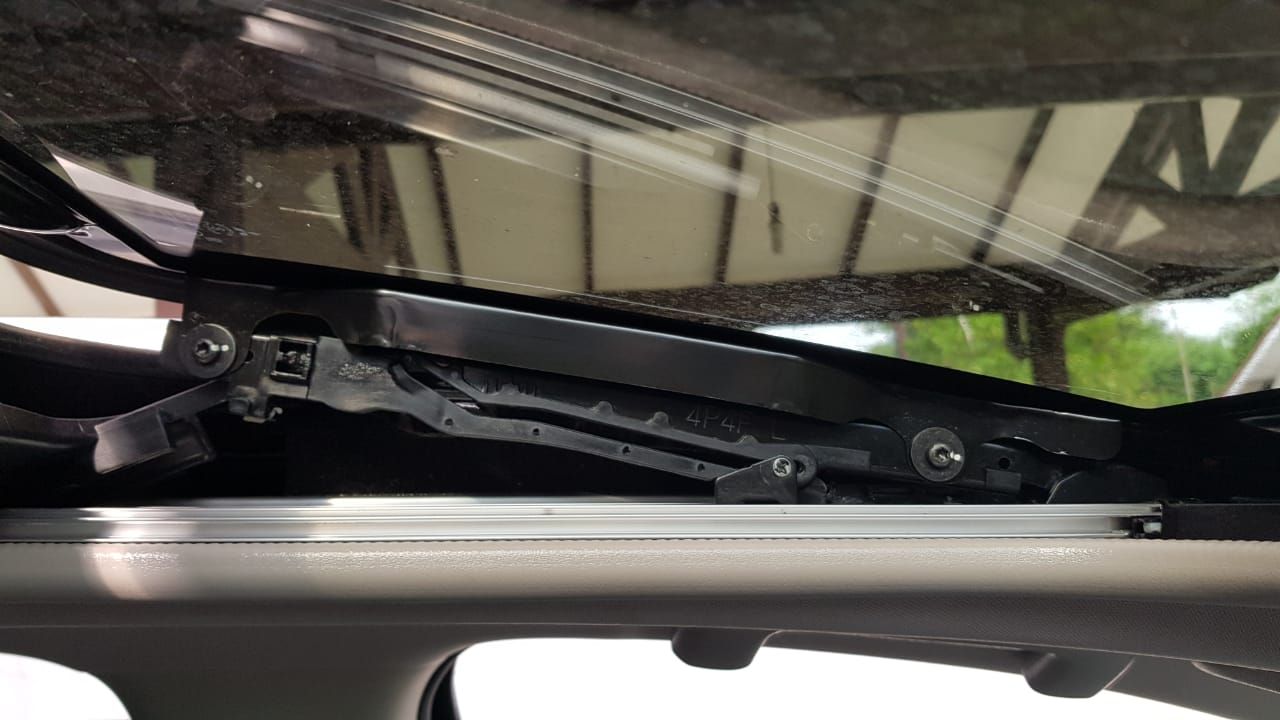 Air Rembes Dari Sunroof Saat Musim Hujan, Penyebabnya Dari Sini