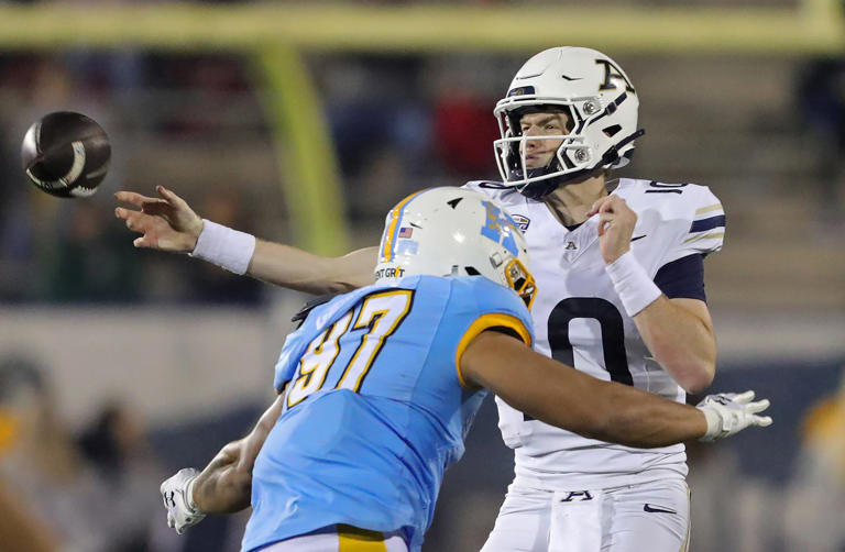 Kent State University at University of Akron football game | 5 things ...