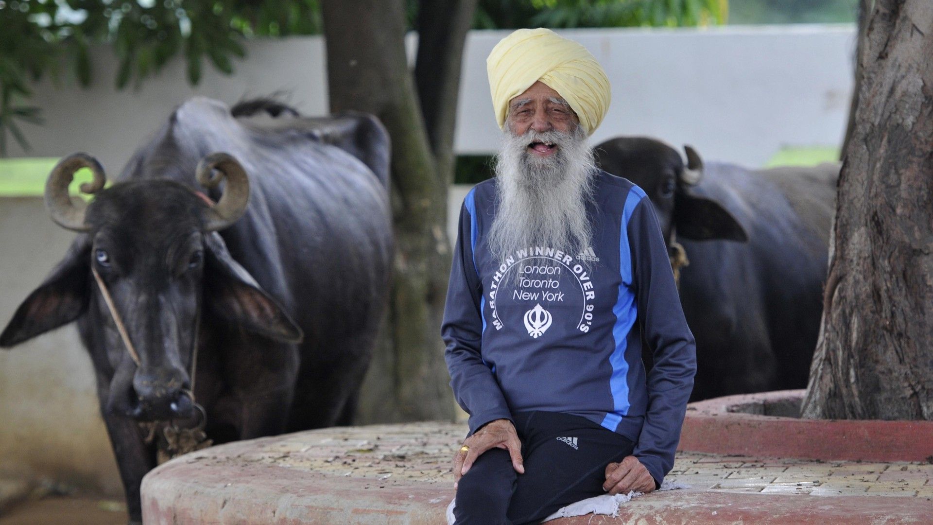 De oudste hardloper ter wereld is 113 jaar oud! Foto's van een levende ...