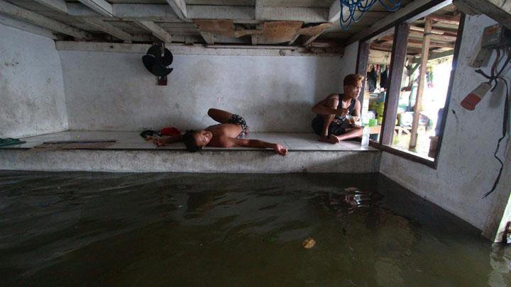 320 Keluarga Terdampak Banjir Rob di Bekasi, Ratusan Hektare Tambak ... 320 Keluarga Terdampak Banjir Rob di Bekasi, Ratusan Hektare Tambak ...