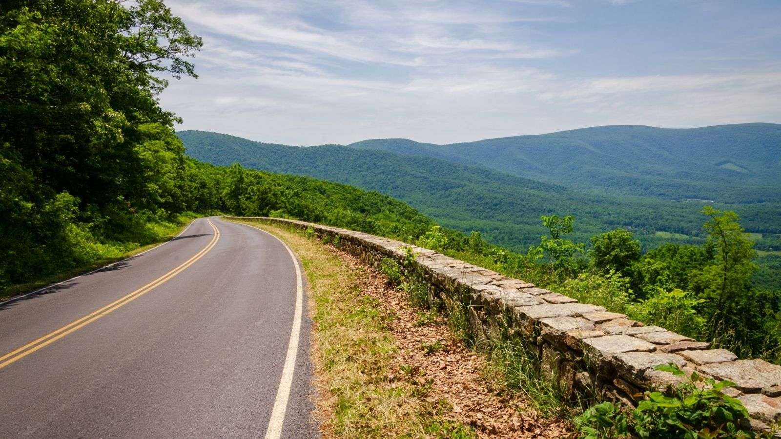 12 Iconic American Road Trips That Will Take You Back to the ’60s and ’70s