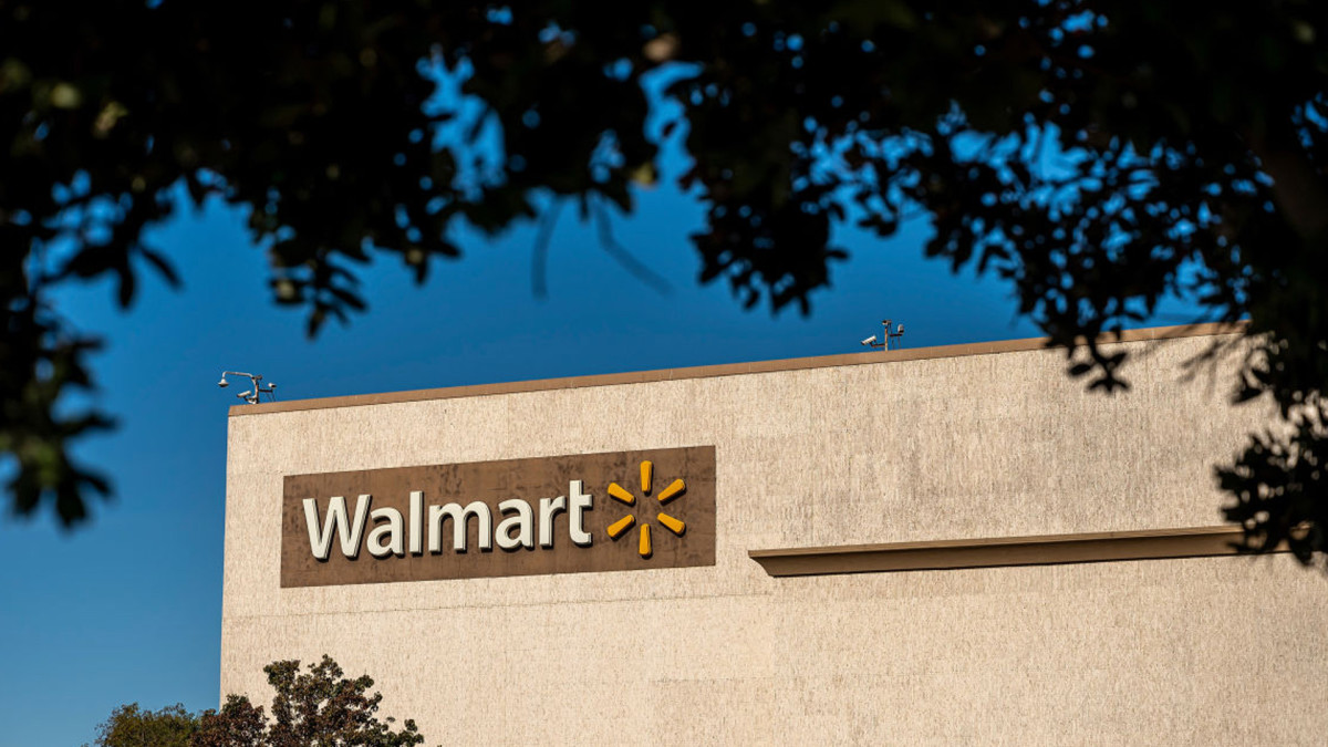 Walmart Has a ‘Sturdy and Strong’ Workbench for 33% Off