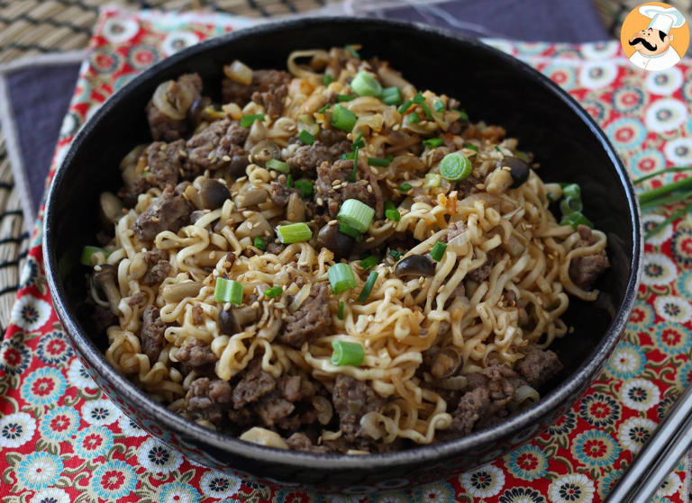 How to cook instant noodles? quick recipe with beef and mushrooms!