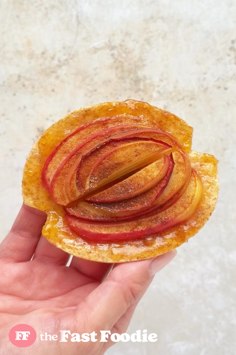 Tartelettes faciles aux pommes et à la cannelle, croustillantes, dorées ...