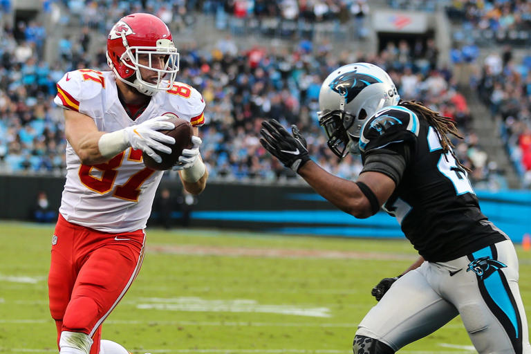Previewing Chiefs' Week 13 game vs. Raiders on Chiefs Wire Podcast