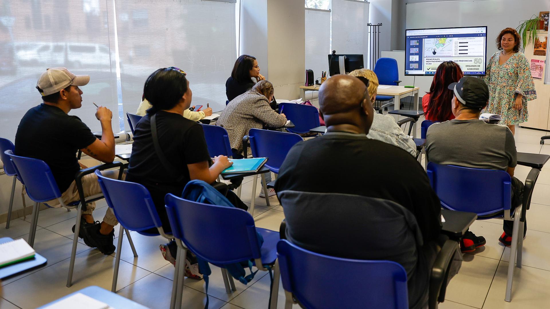Récord en la cifra de residentes extranjeros que se nacionalizan ...