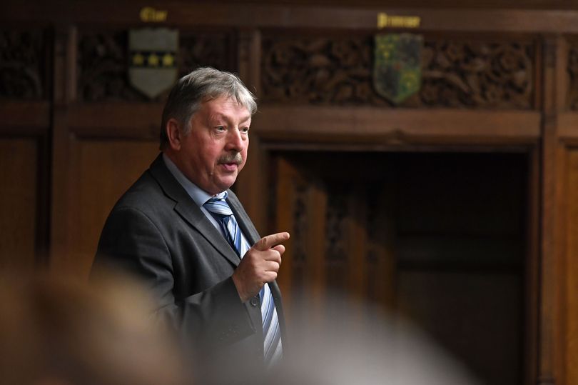 Sammy Wilson calls on police to prioritise 'real crime' over 'non ...