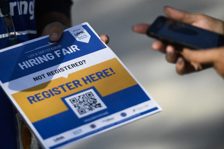 Continuing jobless claims reach highest level since November 2021 ...