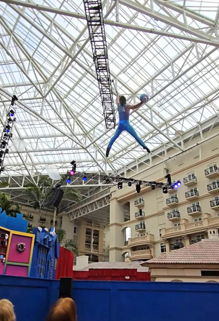 Gaylord Palms ICE! Brings Elf to Life