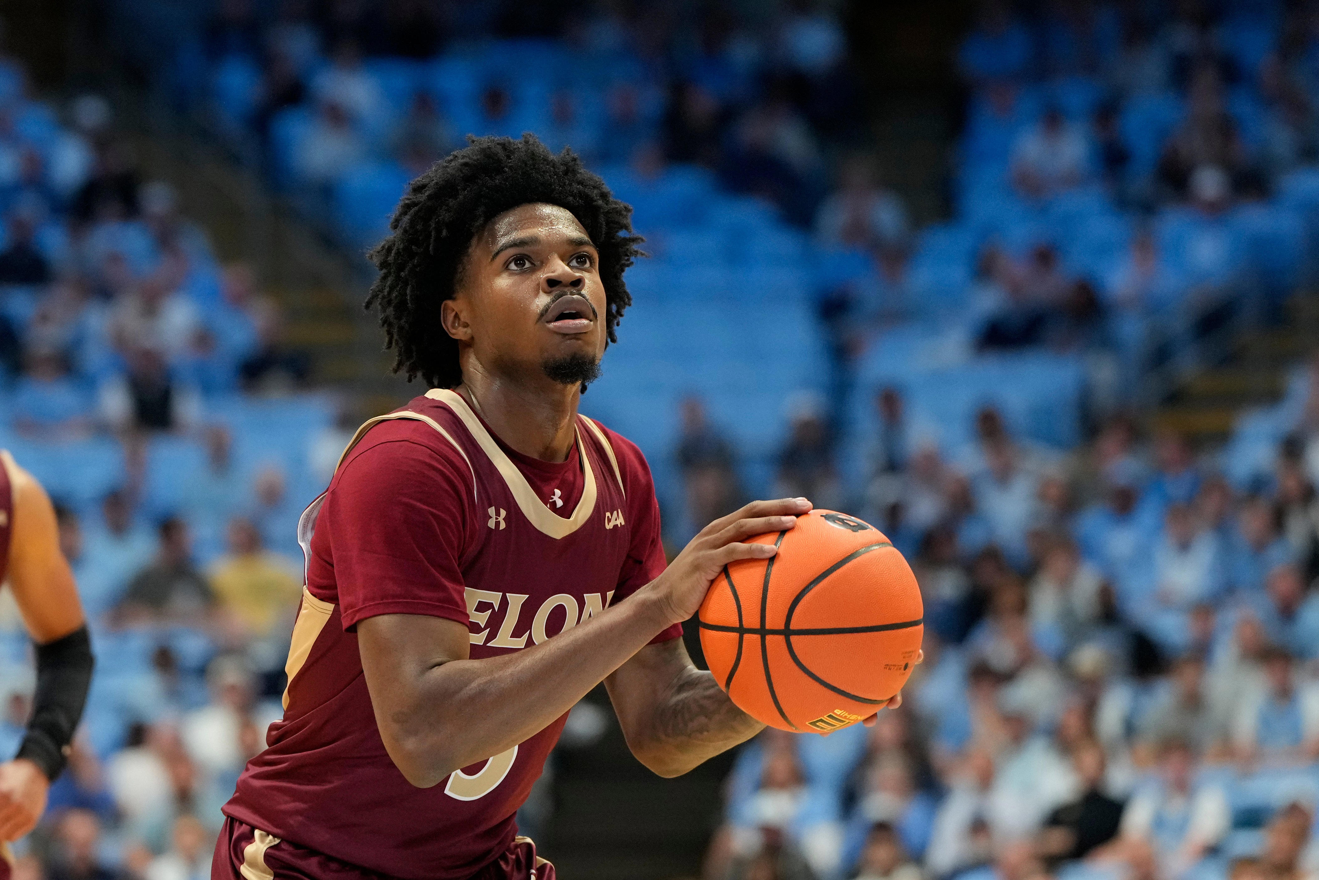Former Elon guard TK Simpkins transfers into Oregon basketball program