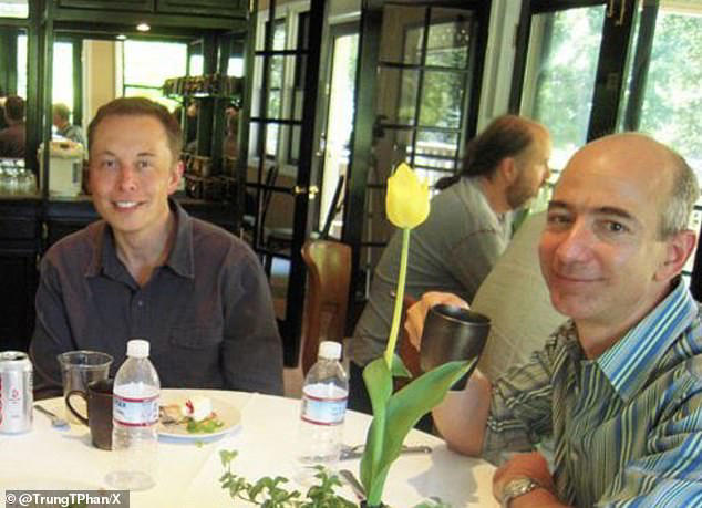 Jeff Bezos' blunt response to Musk's claim he predicted Trump loss Jeff Bezos' blunt response to Musk's claim he predicted Trump loss