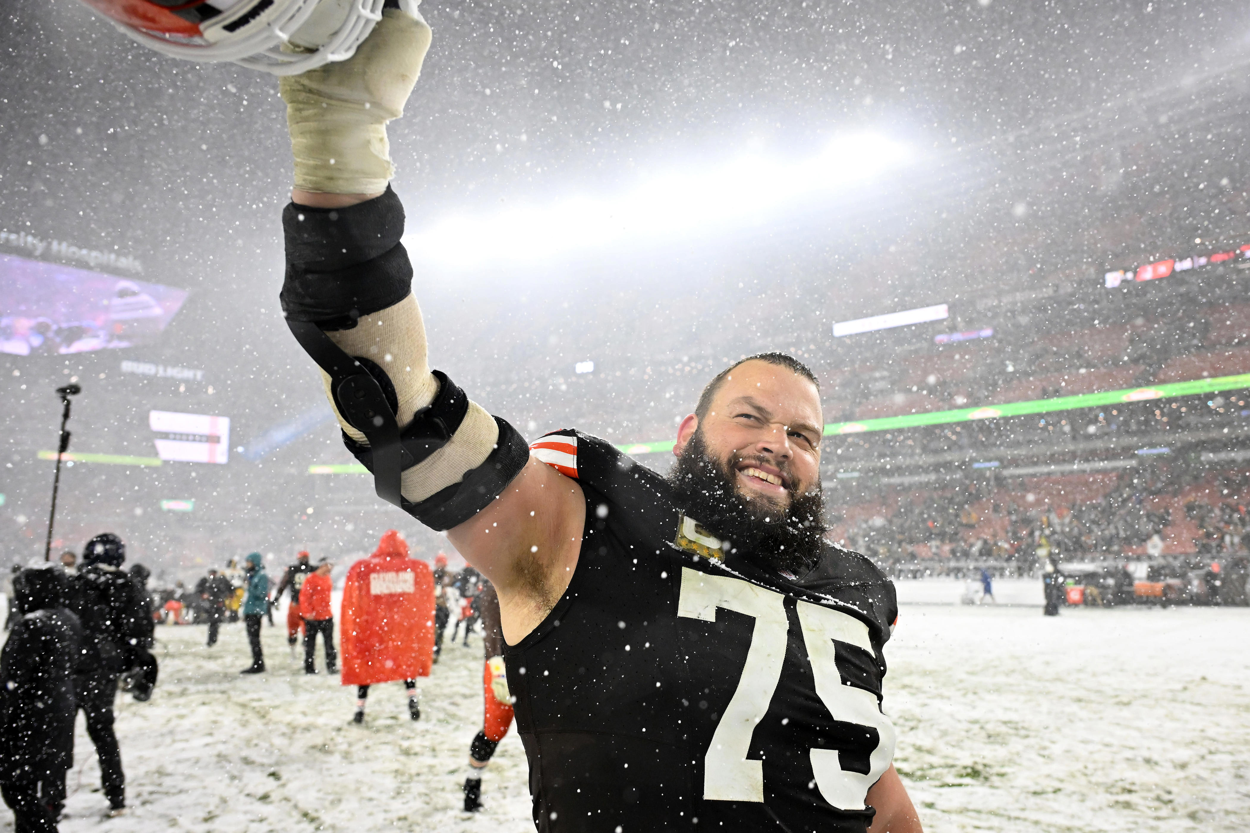 Joel Bitonio pens emotional goodbye in Browns retirement essay