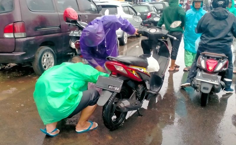 Inilah Part Kecil Penyebab Motor Bekas Mogok Saat Musim Hujan