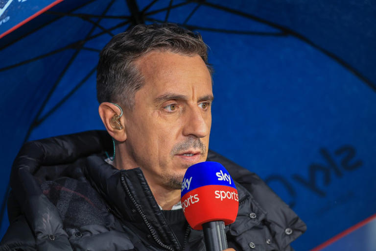 Neville noemt Gravenberch als één van drie Premier League-verrassingen Neville noemt Gravenberch als één van drie Premier League-verrassingen