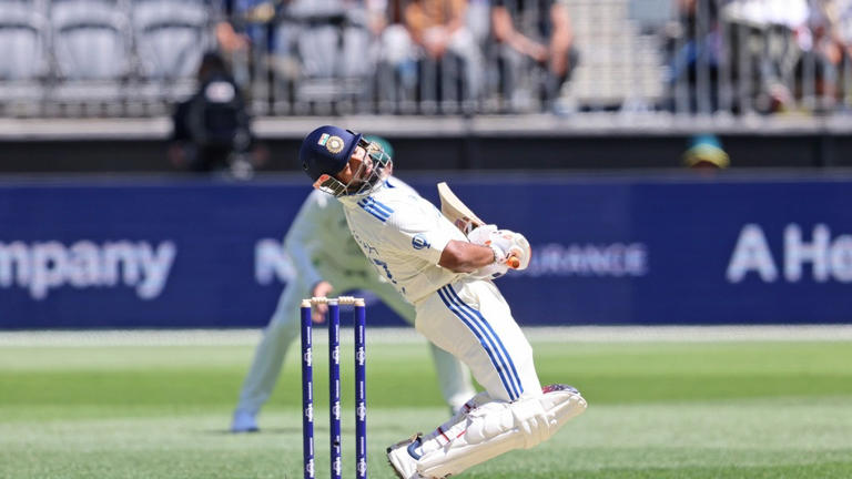 Watch: Rishabh Pant-Nathan Lyon's stump mic chatter over IPL auction at ... Watch: Rishabh Pant-Nathan Lyon's stump mic chatter over IPL auction at ...