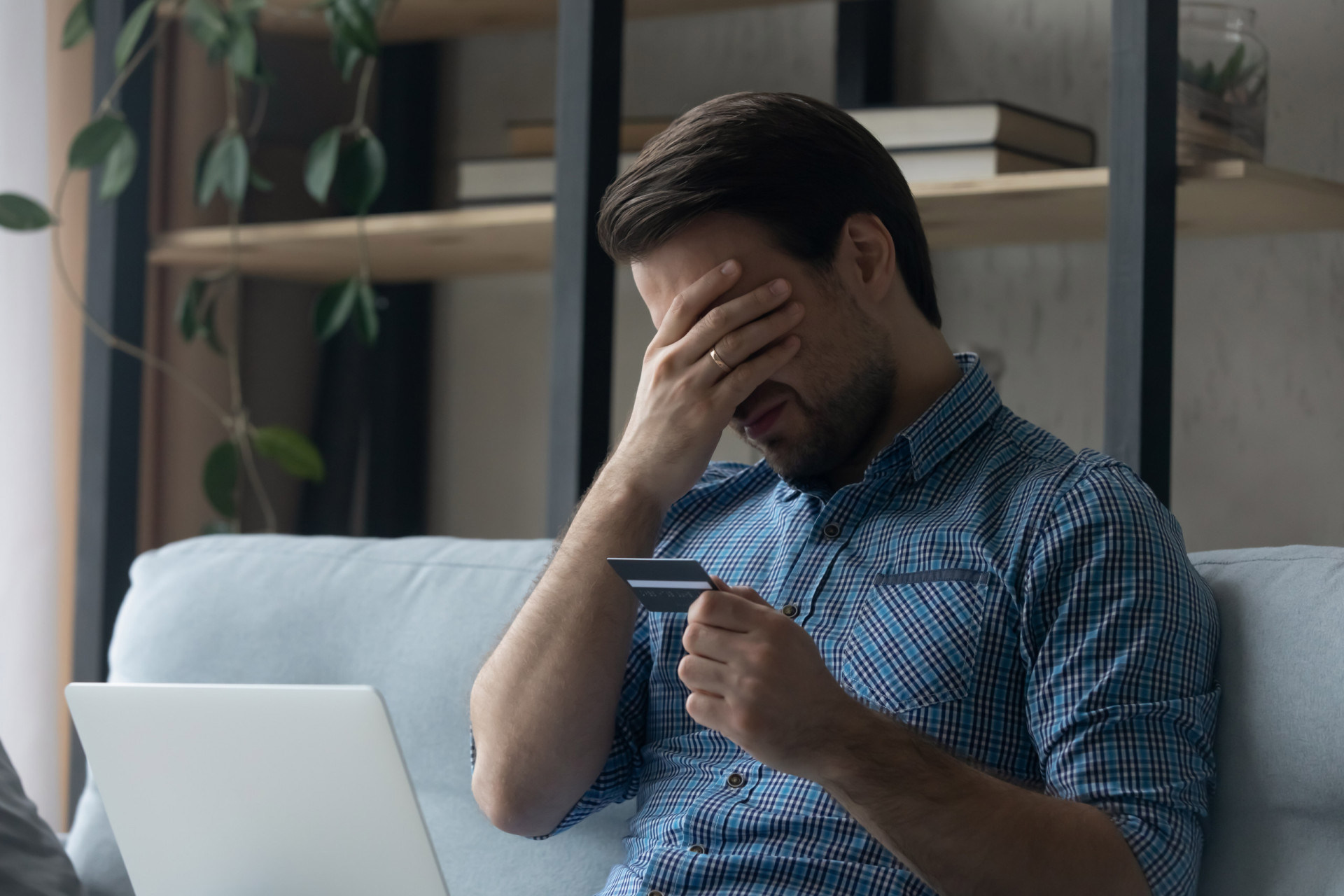 The comprehensive guide to managing and resolving credit card debt The comprehensive guide to managing and resolving credit card debt